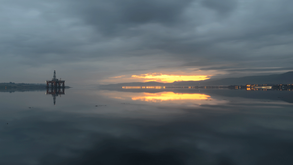 Crew marks WW1's HMS Natal disaster in Cromarty Firth - BBC News