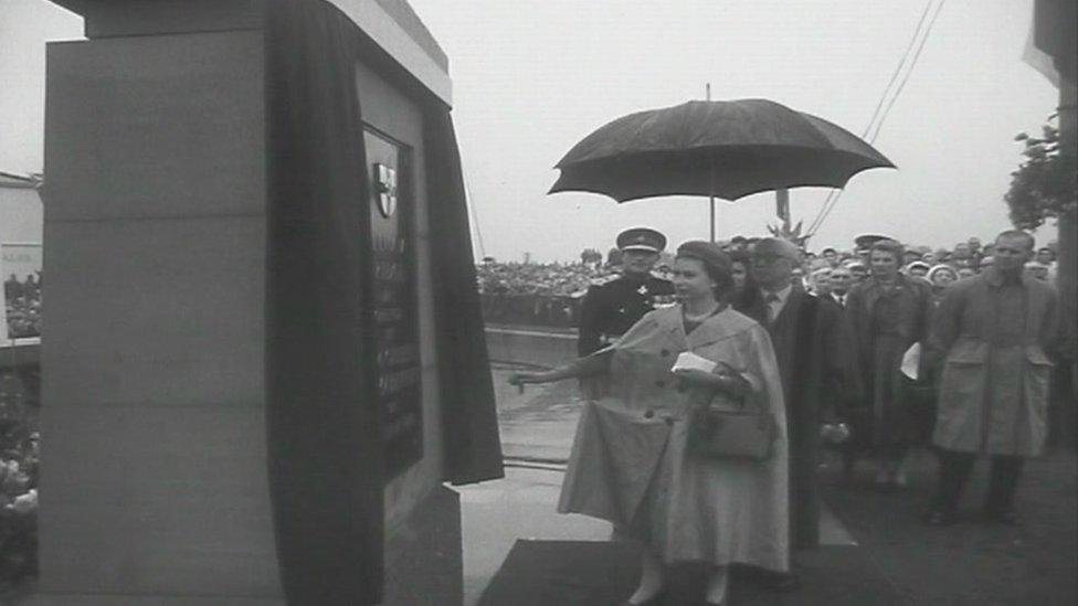 Queen Elizabeth II: The Queen in East Yorkshire and Lincolnshire - BBC News