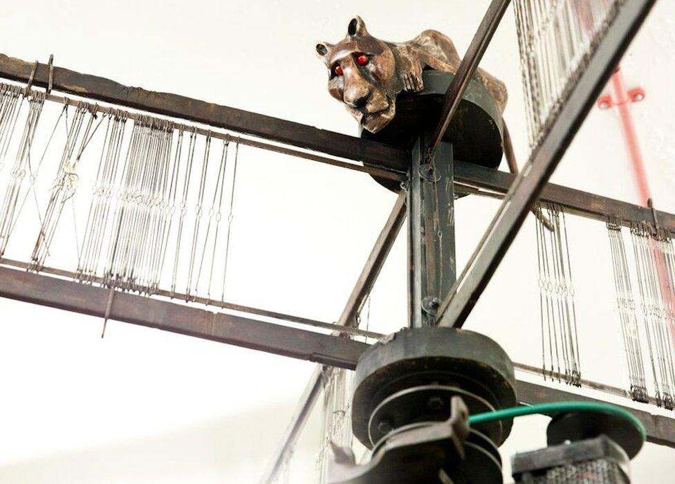 Harris Tweed loom's new life as 'kinetic sculpture' - BBC News