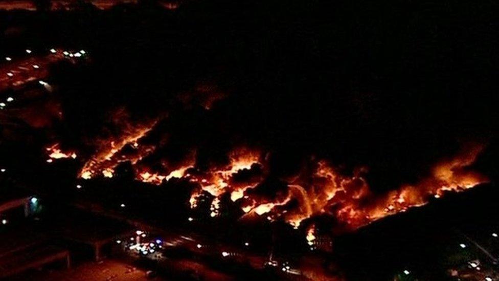 Mayor Boris Johnson wins London riot compensation case - BBC News