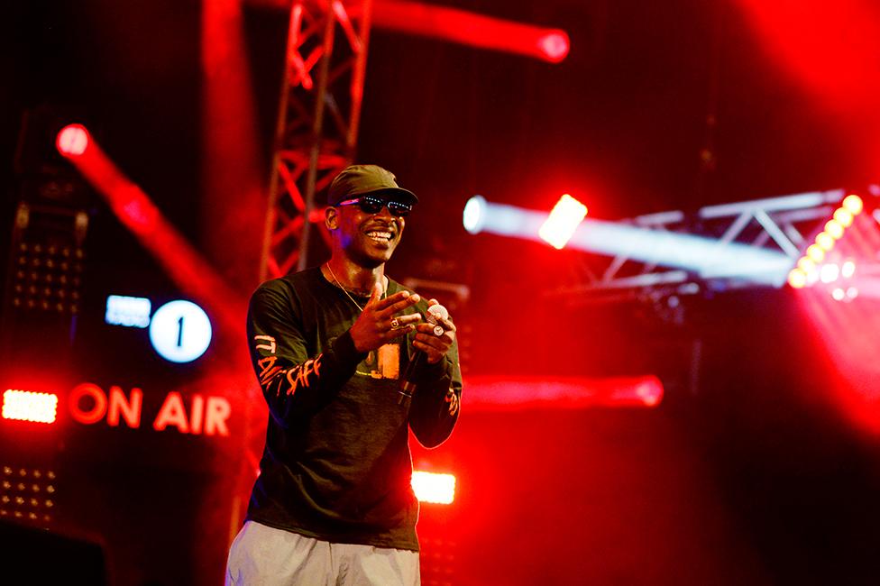 Wizkid: Drake always shows me love - BBC News