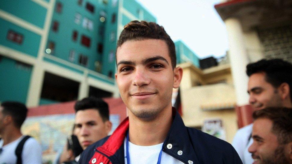 Fidel Castro funeral: Mourning Cubans ponder post-Castro era - BBC News