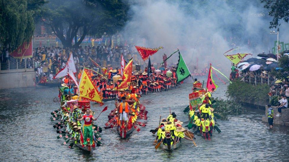 China's Dragon Boat Festival celebrations in pictures - BBC Newsround
