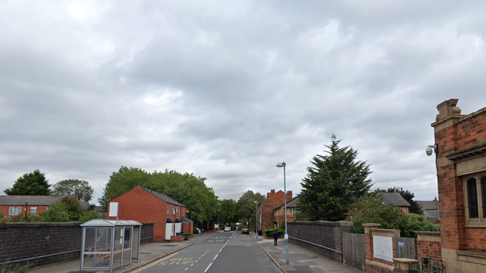 Young girl hit by lorry in Birmingham seriously injured - BBC News