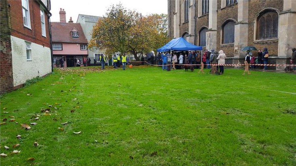 Banger thrown 150ft wins Harwich sausage festival contest - BBC News