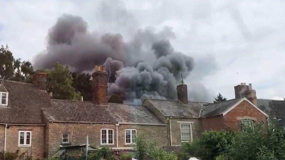 Witney fire: Tests show debris 'asbestos-free' - BBC News