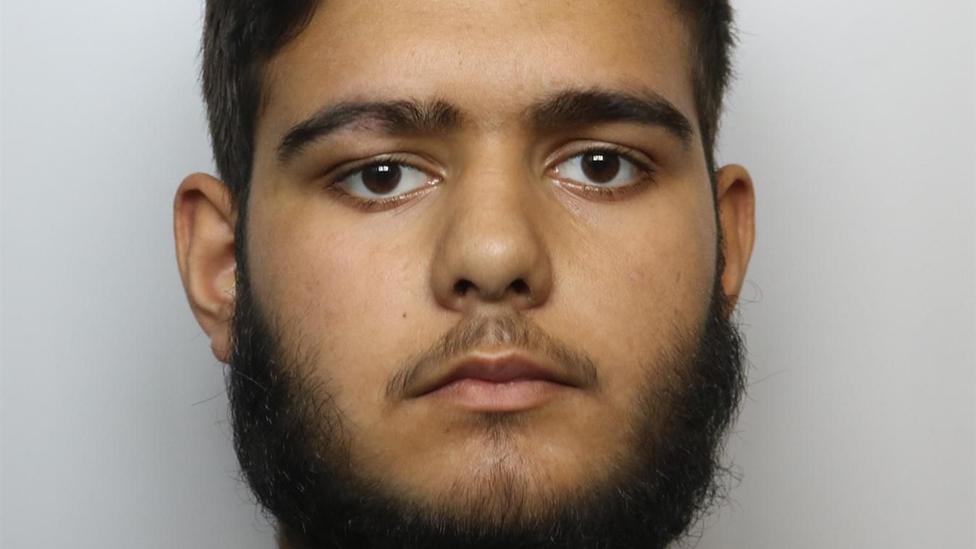 M606 wrong-way crash: Bradford teen detained for killing three - BBC News