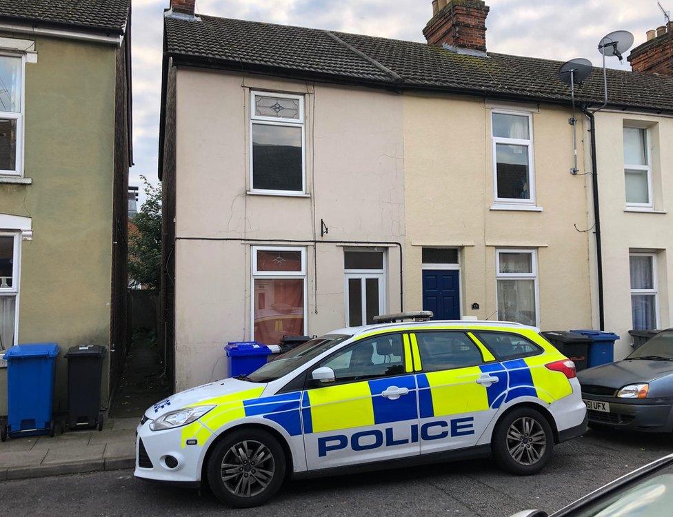 Ipswich baby death: Woman arrested as police called to house - BBC News