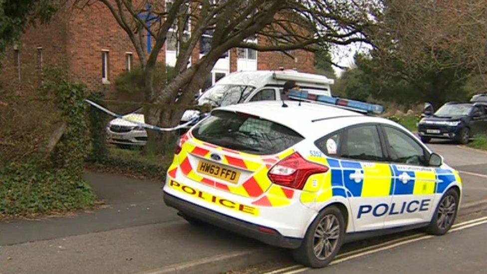 Andover murder: Four released over street stabbing - BBC News