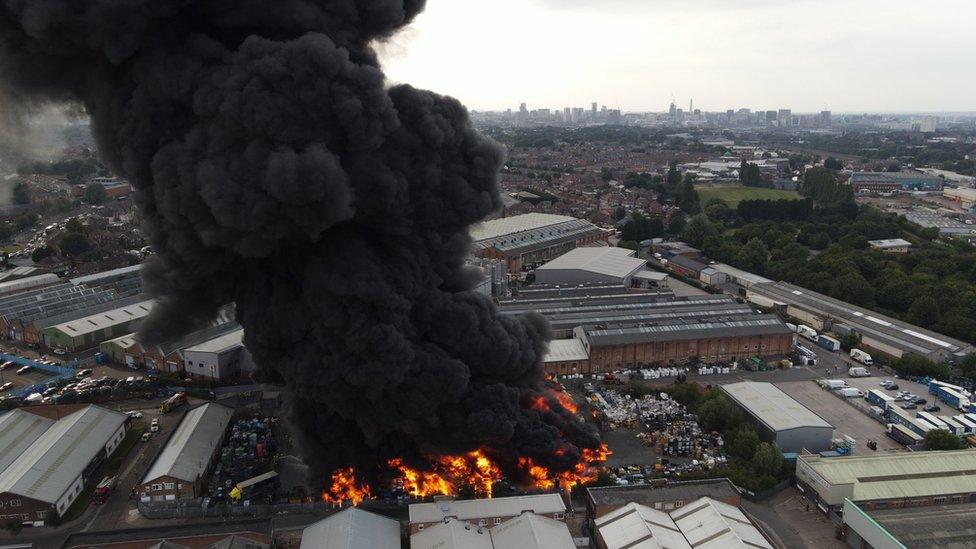 Birmingham fire: Crews still at Tyseley plastics factory blaze - BBC News