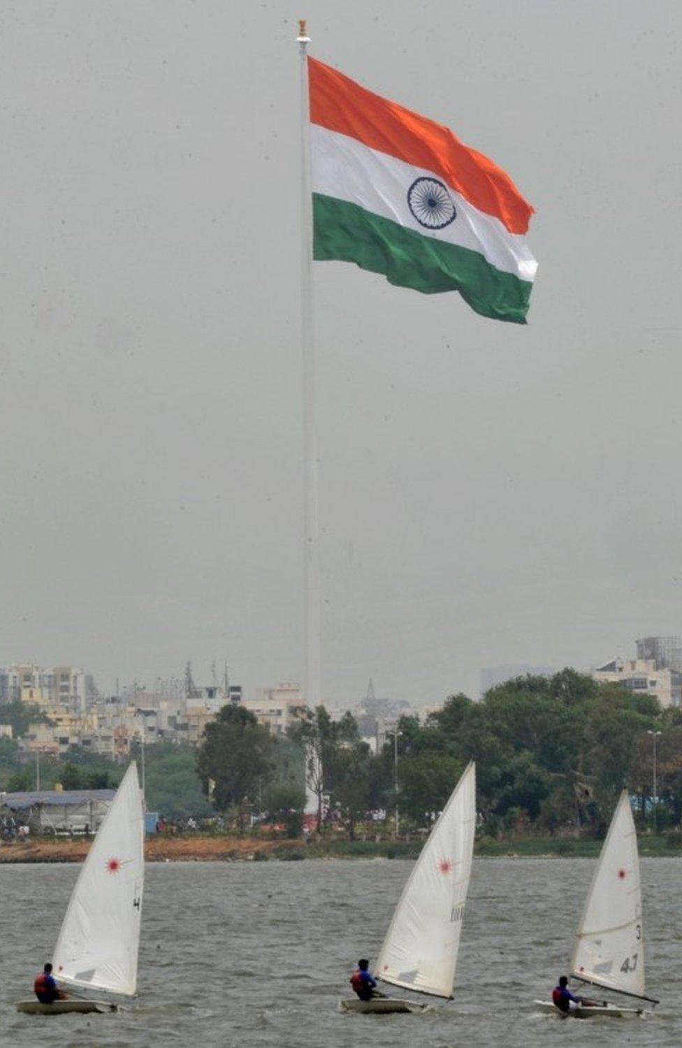 Why does this Indian flag keep tearing? - BBC News