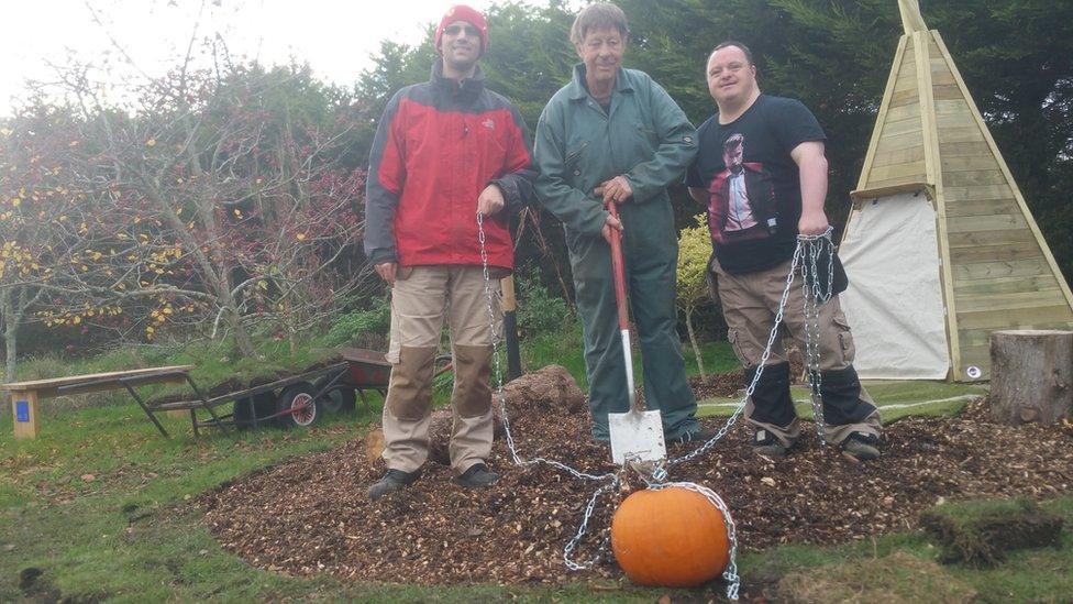 Inverness project's massive Halloween pumpkin vanishes - BBC News