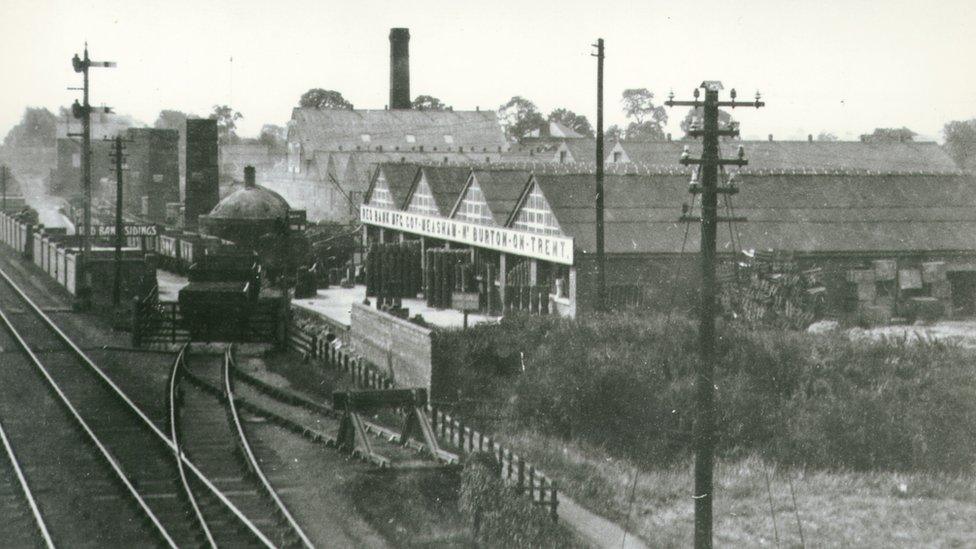Measham clayware makers Red Bank celebrate 100 years - BBC News
