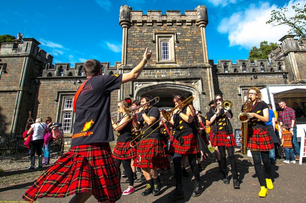 The festival hoping to make Strathallan Castle its new home - BBC News
