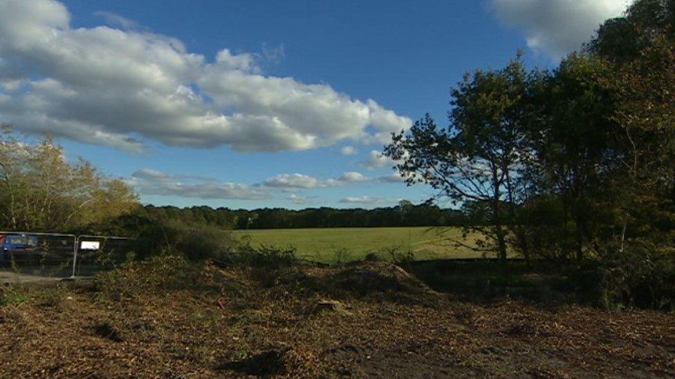Businesses' anger at council over Curbridge premises loss - BBC News