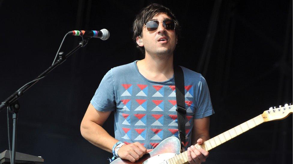 Taylor Swift 'frightens me' says Grizzly Bear singer - BBC News