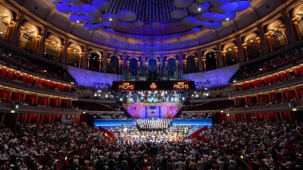 Last Night of the Proms: Thousands of amateurs play - BBC News