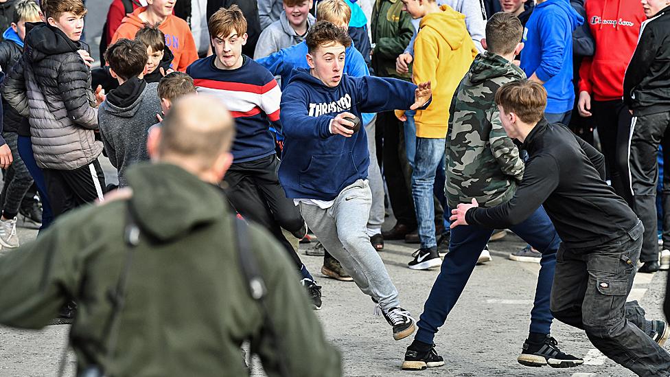 In pictures: Jedburgh's ba' game battles - BBC News
