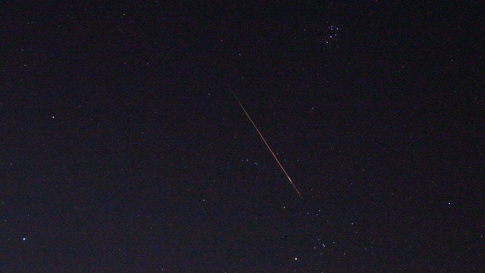 'Spectacular fireballs' accompany annual meteor show - BBC News