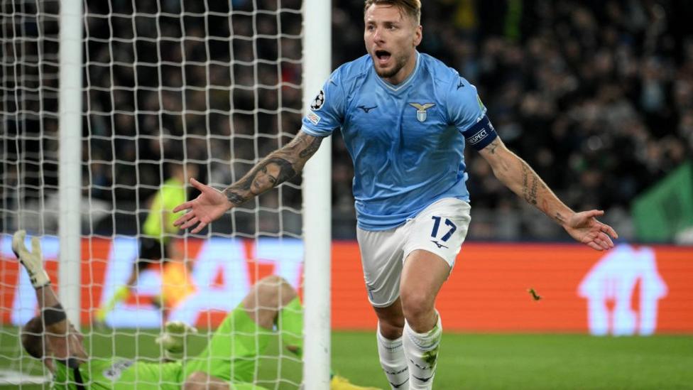 Celtic players meet Pope Francis after Champions League defeat - BBC News