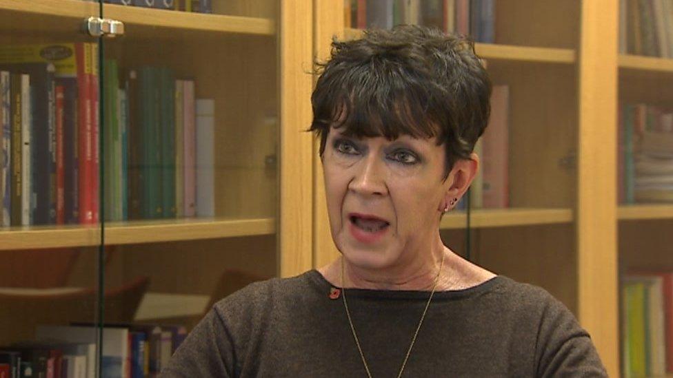Etholiad 2016: Darpariaeth 'anfoddhaol' o'r Gymraeg - BBC Cymru Fyw