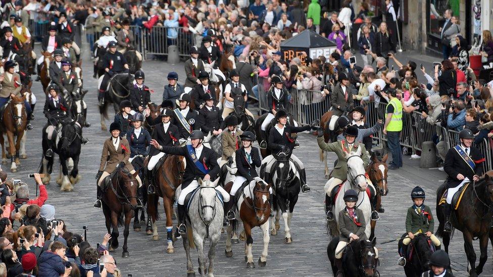 Riding of the Marches: Hundreds of horses take to Edinburgh streets ...