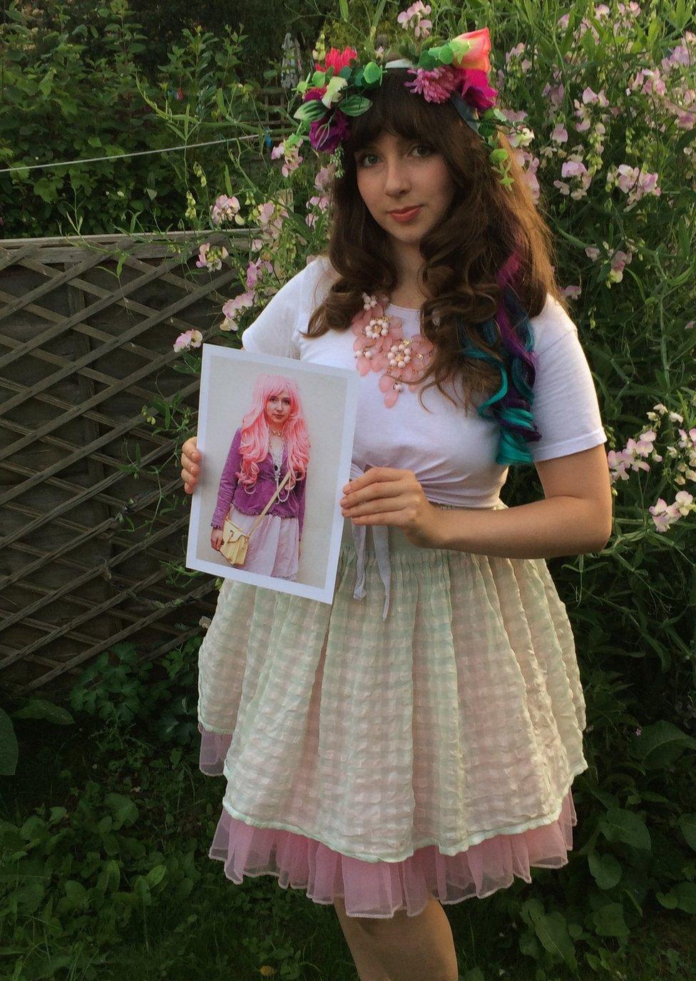 The people photographed at an Oxford chip shop - BBC News