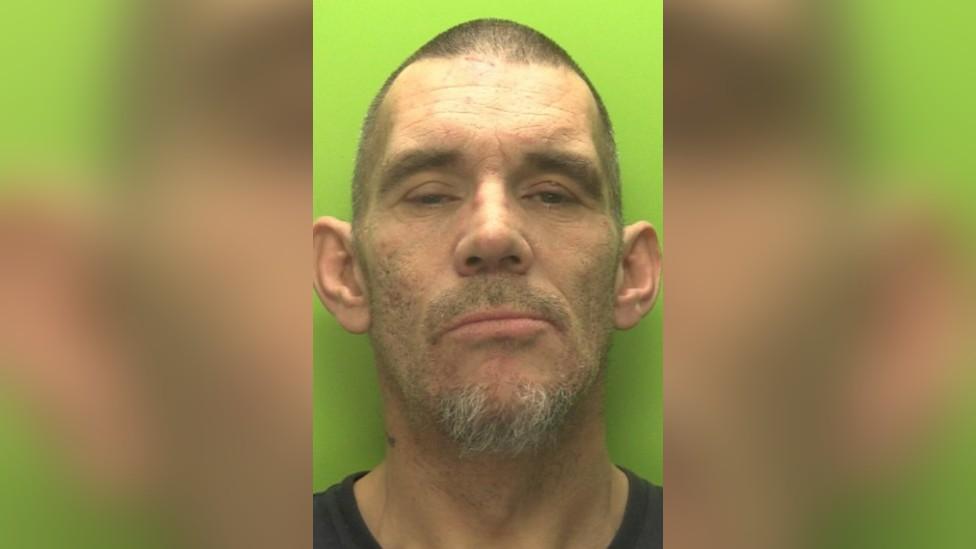 Bulwell: Burglar posed as council worker to steal from woman - BBC News