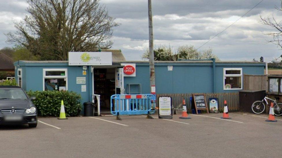 Lower Broadheath allowed to keep temporary Post Office open - BBC News