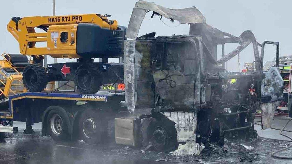 Scotch Corner roundabout lorry fire prompts road closures - BBC News
