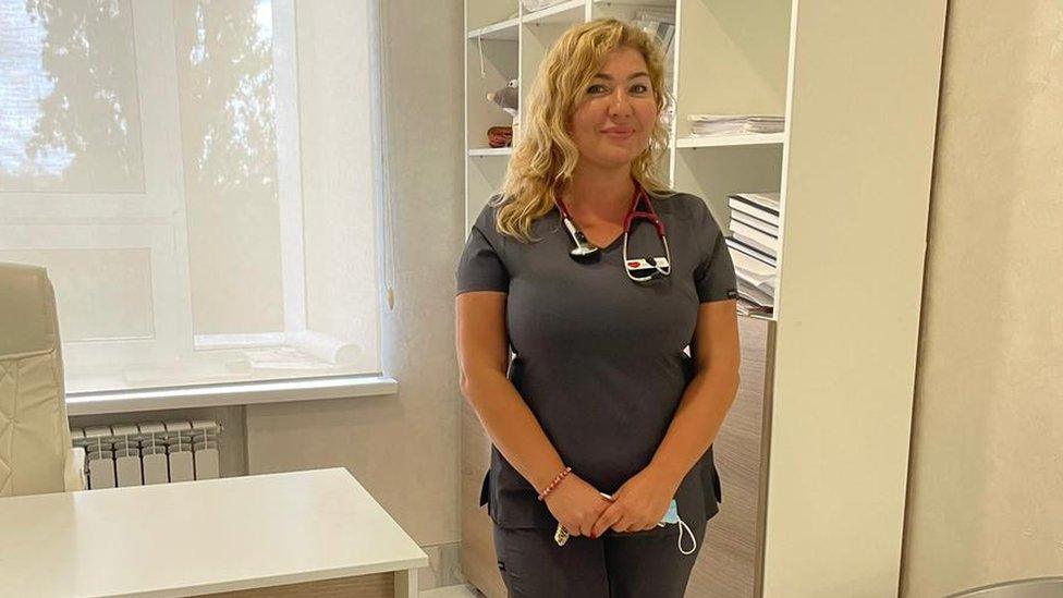 Russian patient offers to house Ukrainian doctor in Fairford - BBC News