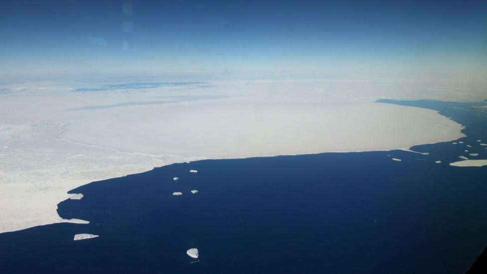 Climate change: Earth's deepest ice canyon vulnerable to melting - BBC News