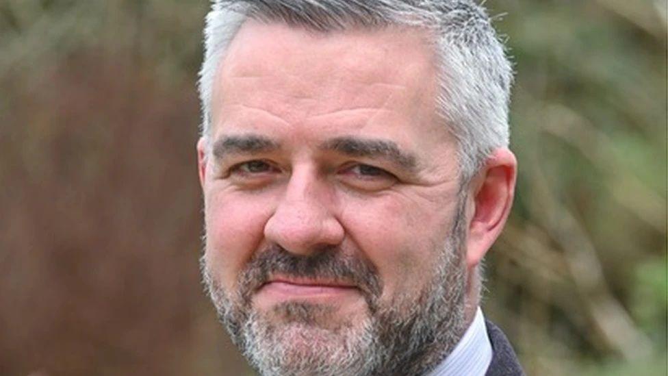 PSNI data breach: Staff offered £7,500 compensation - BBC News