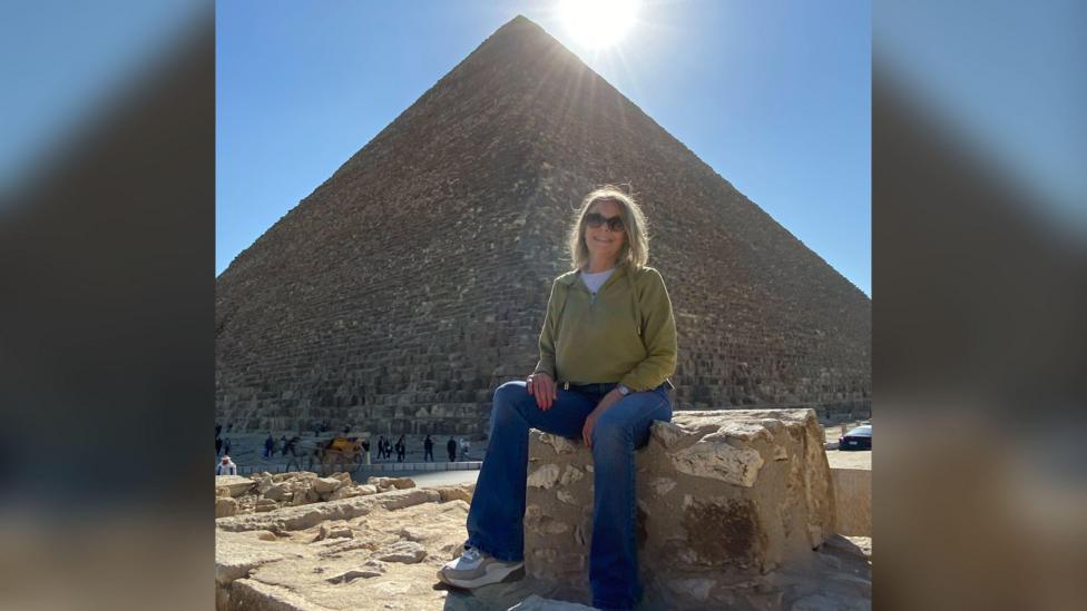 Gatwick: EasyJet to launch drive for over-50s cabin crew - BBC News