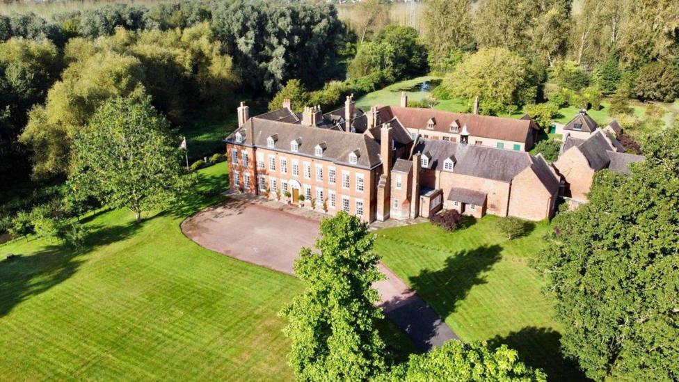 Blyth Hall: Family to open 17th Century stately home to public - BBC News