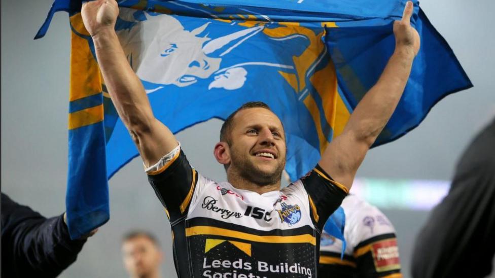 Rob Burrow urges people not to 'waste a moment' in final message - BBC News