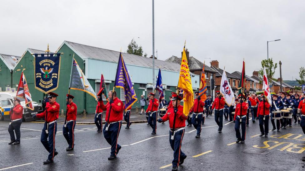 Orange Order parade will go ahead, says Commission - BBC News