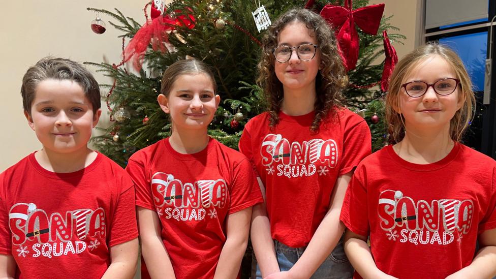 'Santa Squad' children give thousands of gifts to people in need - BBC News