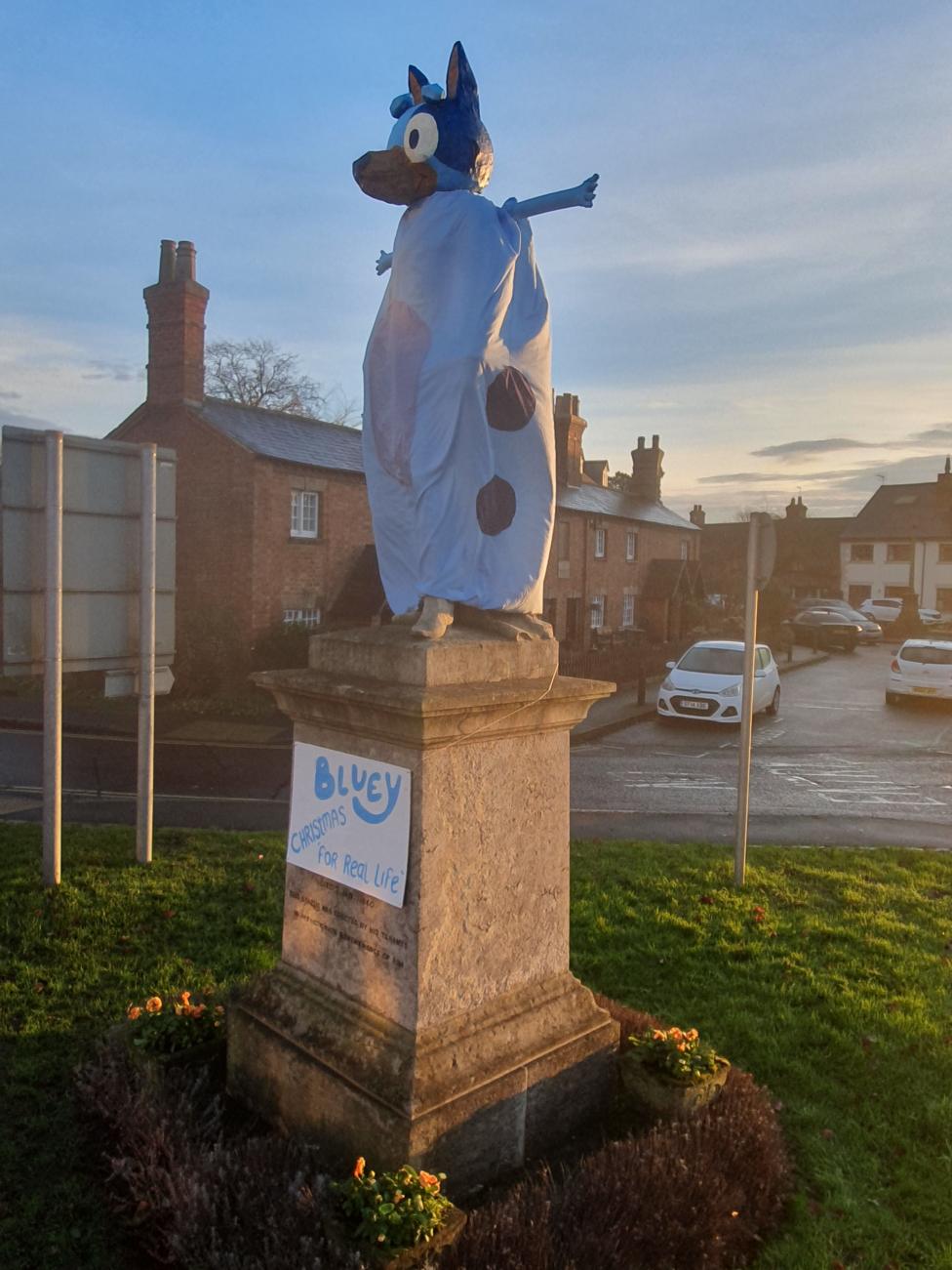 Dunchurch statue's latest festive makeover as Bluey unveiled - BBC News