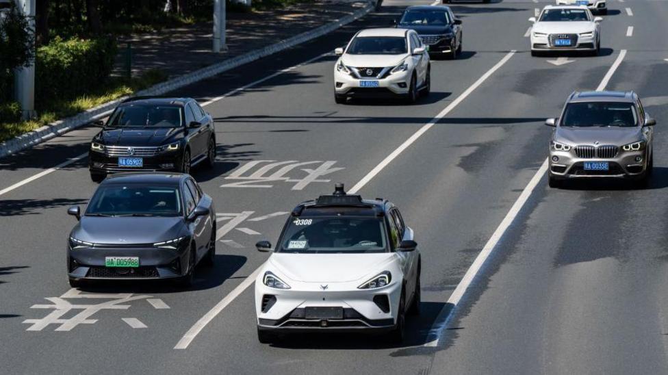 The slow but steady advance of driverless vehicles - BBC News