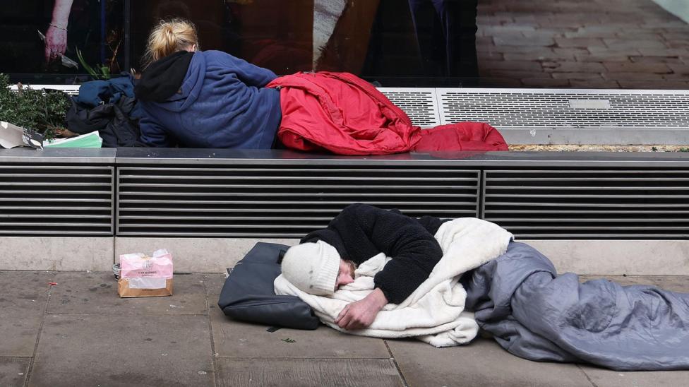 Youth homelessness in London 'a real crisis' - BBC News