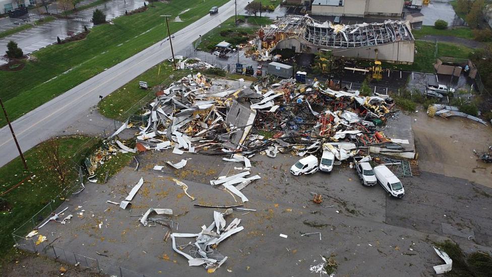 Death toll from weekend storms in US Midwest rises to 22 - BBC News