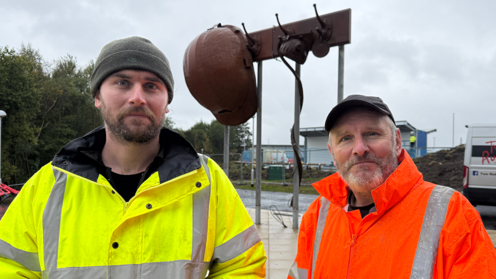 Giant Ray Lonsdale mining sculpture installed in Houghton - BBC News