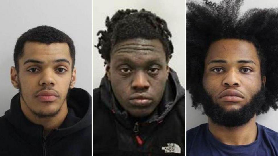 Hackney: Three men wanted in connection with fatal stabbing - BBC News