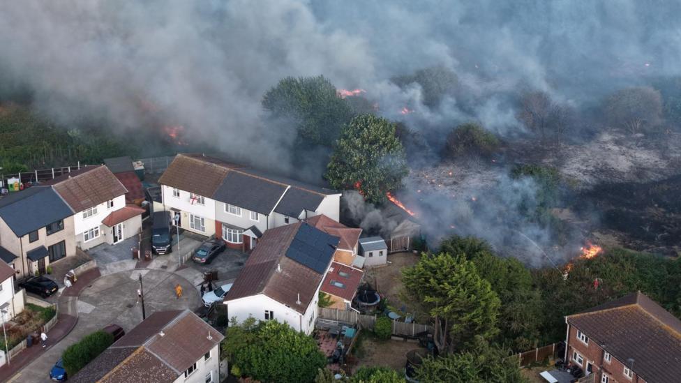 Dagenham wildfire and three other grass fires under investigation - BBC ...