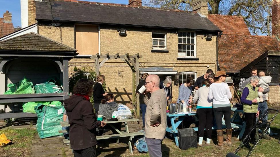 Community-owned pub Lion at Ickleton holds grand reopening - BBC News