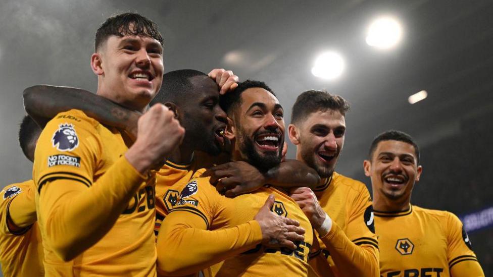 Wolves 2-0 Manchester United: Matheus Cunha scores from corner in win ...