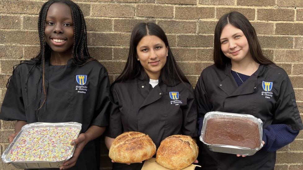 Bedford school starts bakery to sell bread and cakes to café - BBC News