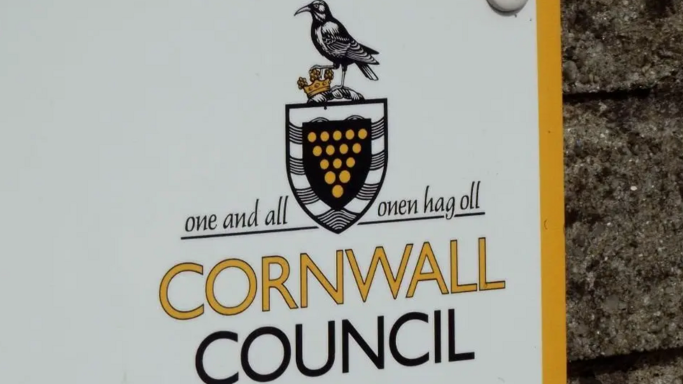 People asked for views on Cornwall Council's car park plans - BBC News