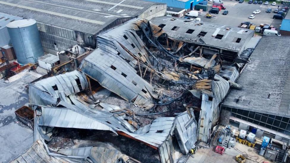 People in Rushden told 'wash food and shoes' after Monoworld fire - BBC News